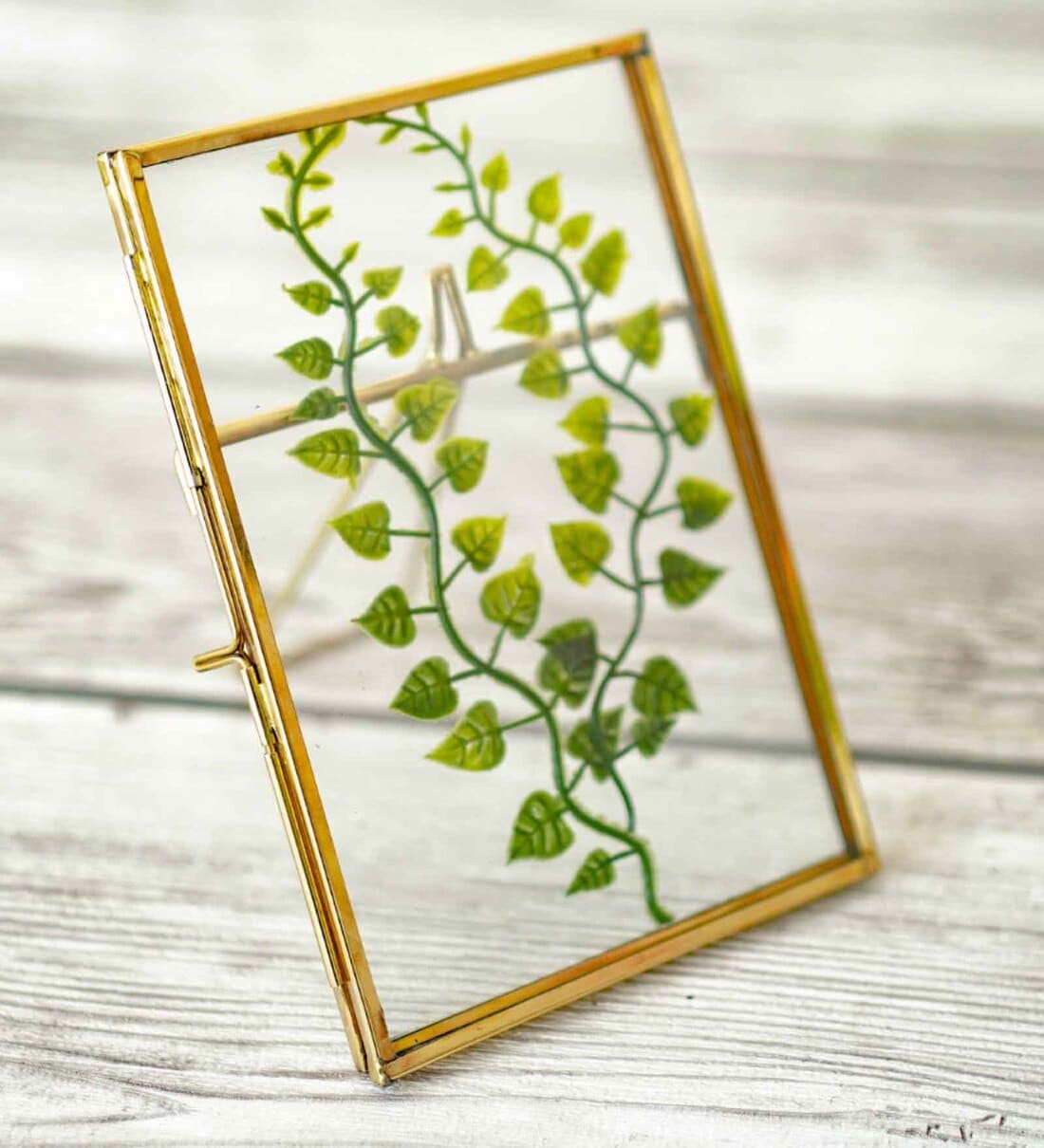 Buy 4x6 Gold Metal Photo Frames at 25% OFF by Behoma | Pepperfry