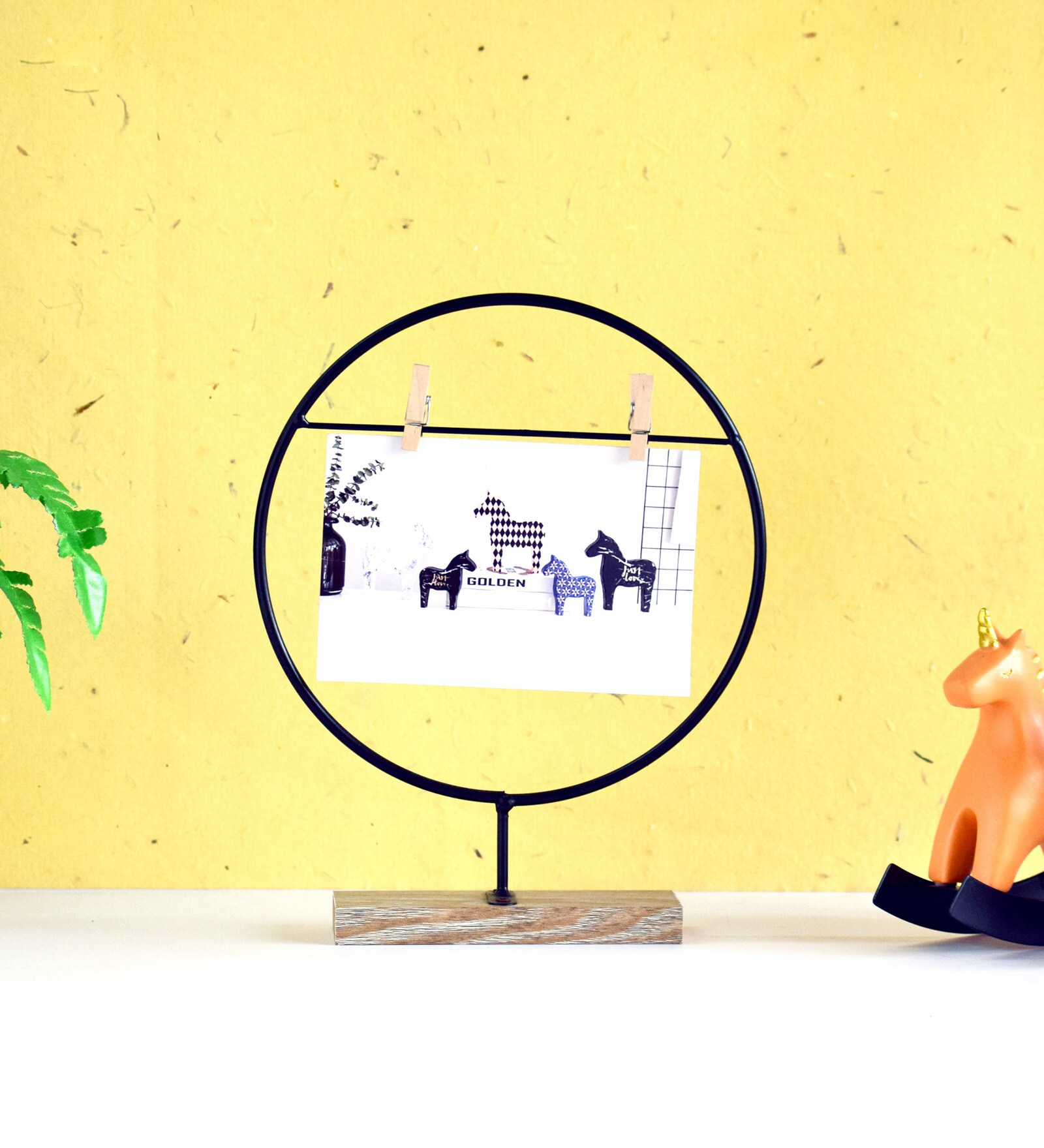 Buy Casket Black Metal Clip Photo Frames at 54% OFF by Morcee | Pepperfry