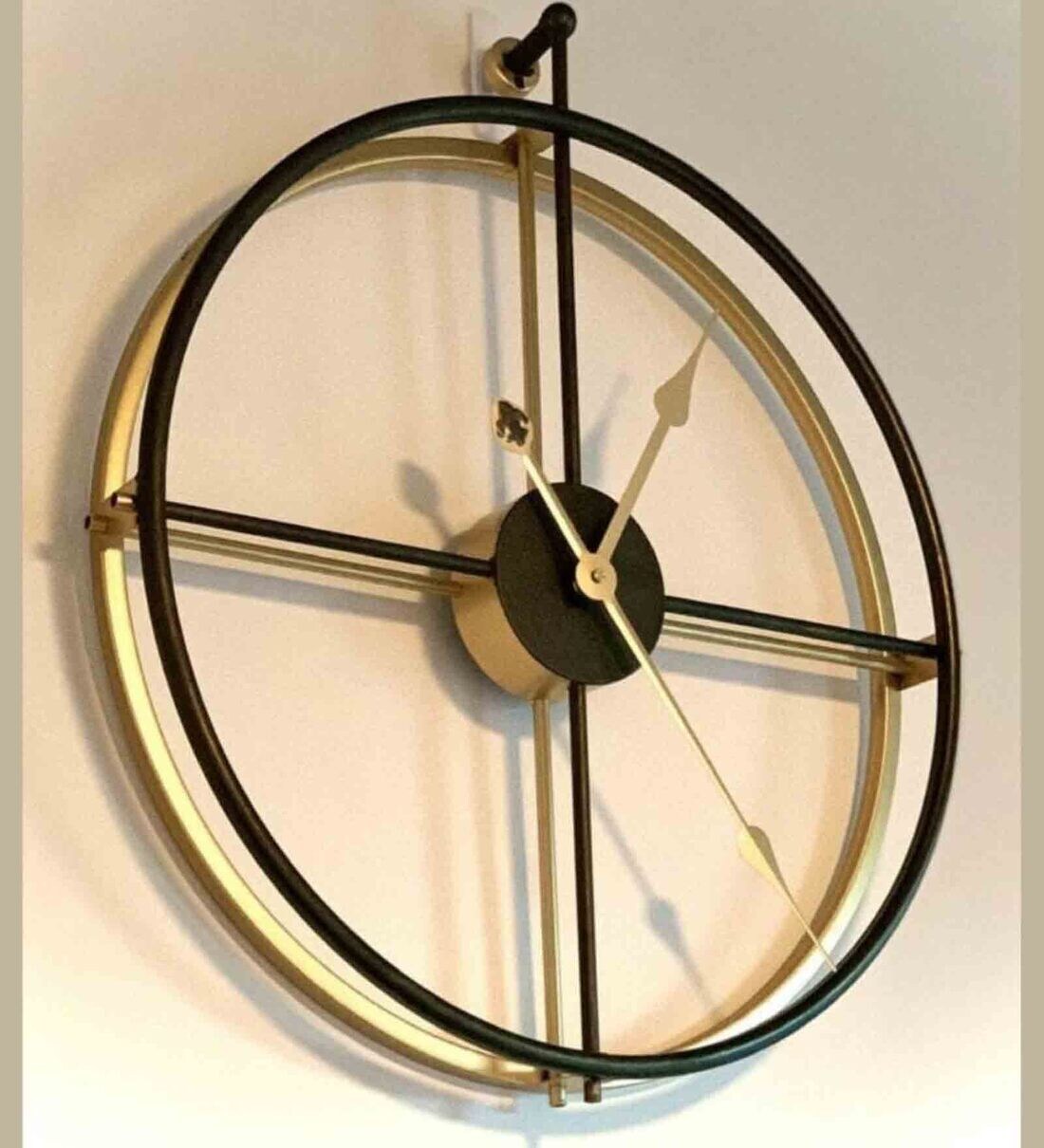 Buy Bros Golden Metal Analog Wall Clock at 35% OFF by Astro Home Decor | Pepperfry