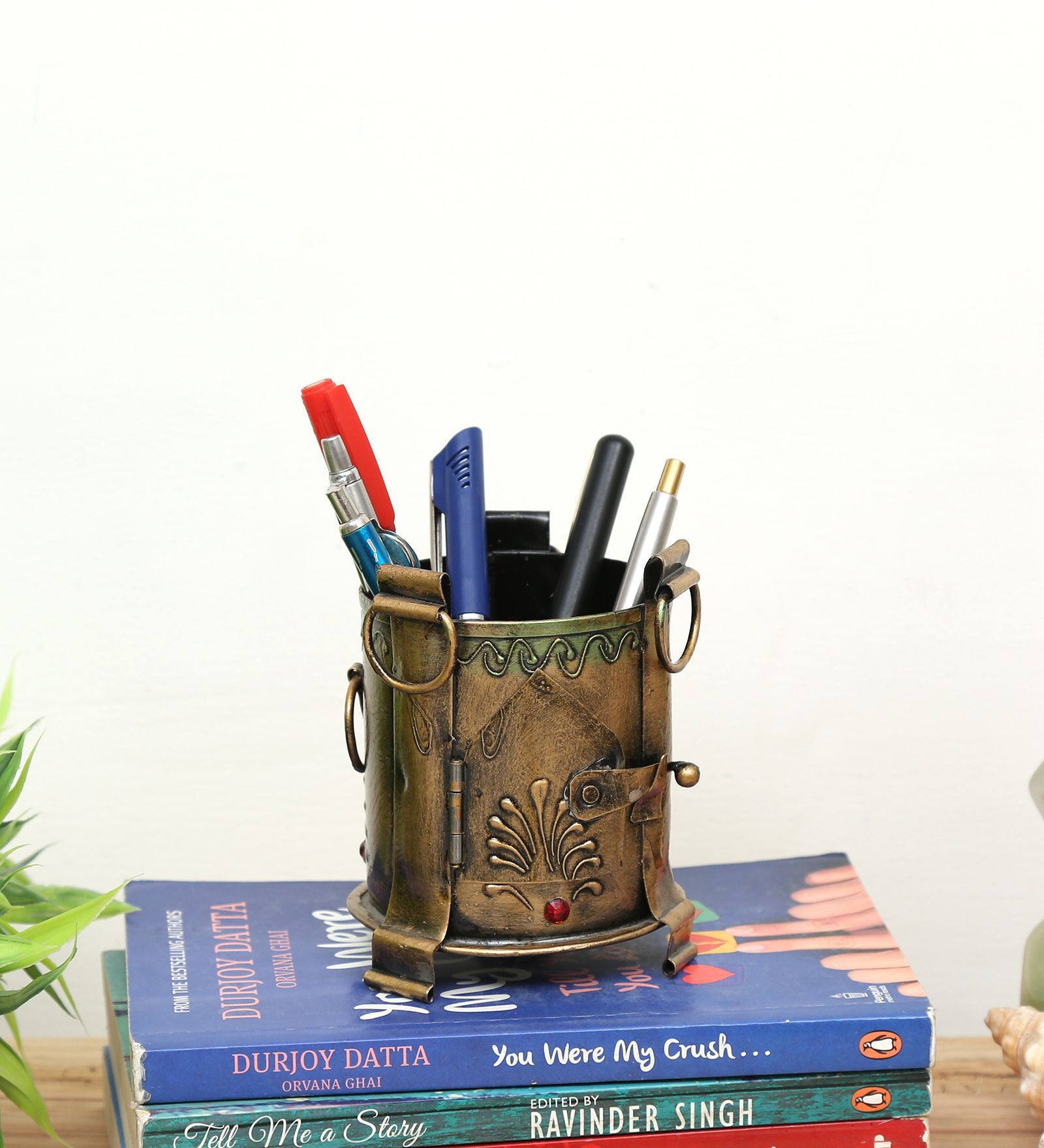 Buy Gold Wrought Iron Miniature Pen Stand at 33% OFF by Godeccor ...