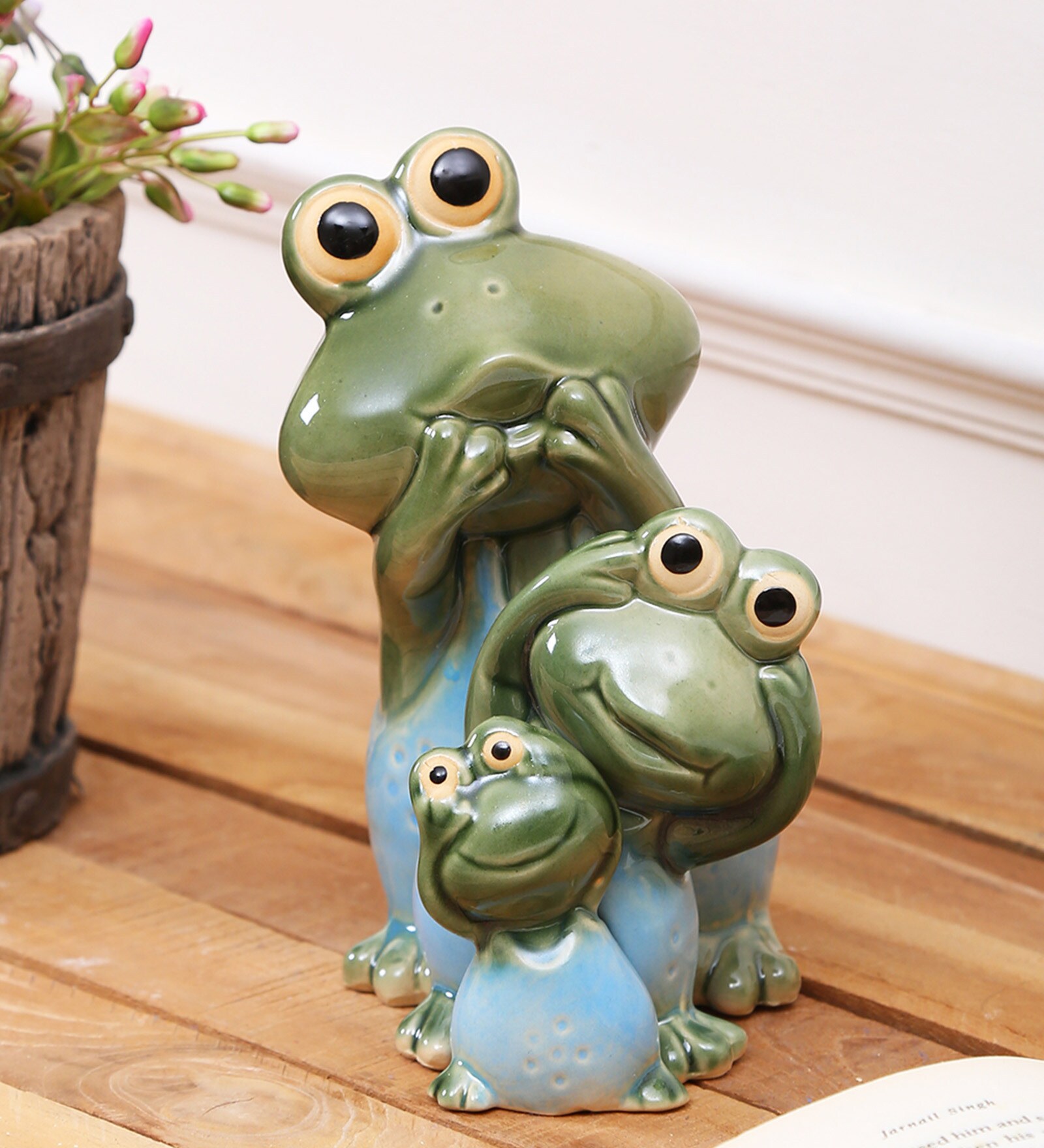Buy Green Ceramic OMG! Expression Jumpsuit Frogs Set Showpiece by Aapno ...