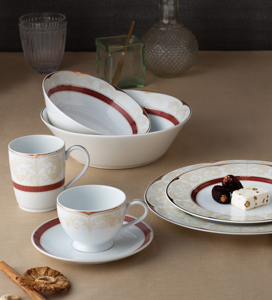Buy Hearth Collection Gold & White Porcelain 5 Pcs Dinner Set at 5% OFF by Noritake | Pepperfry