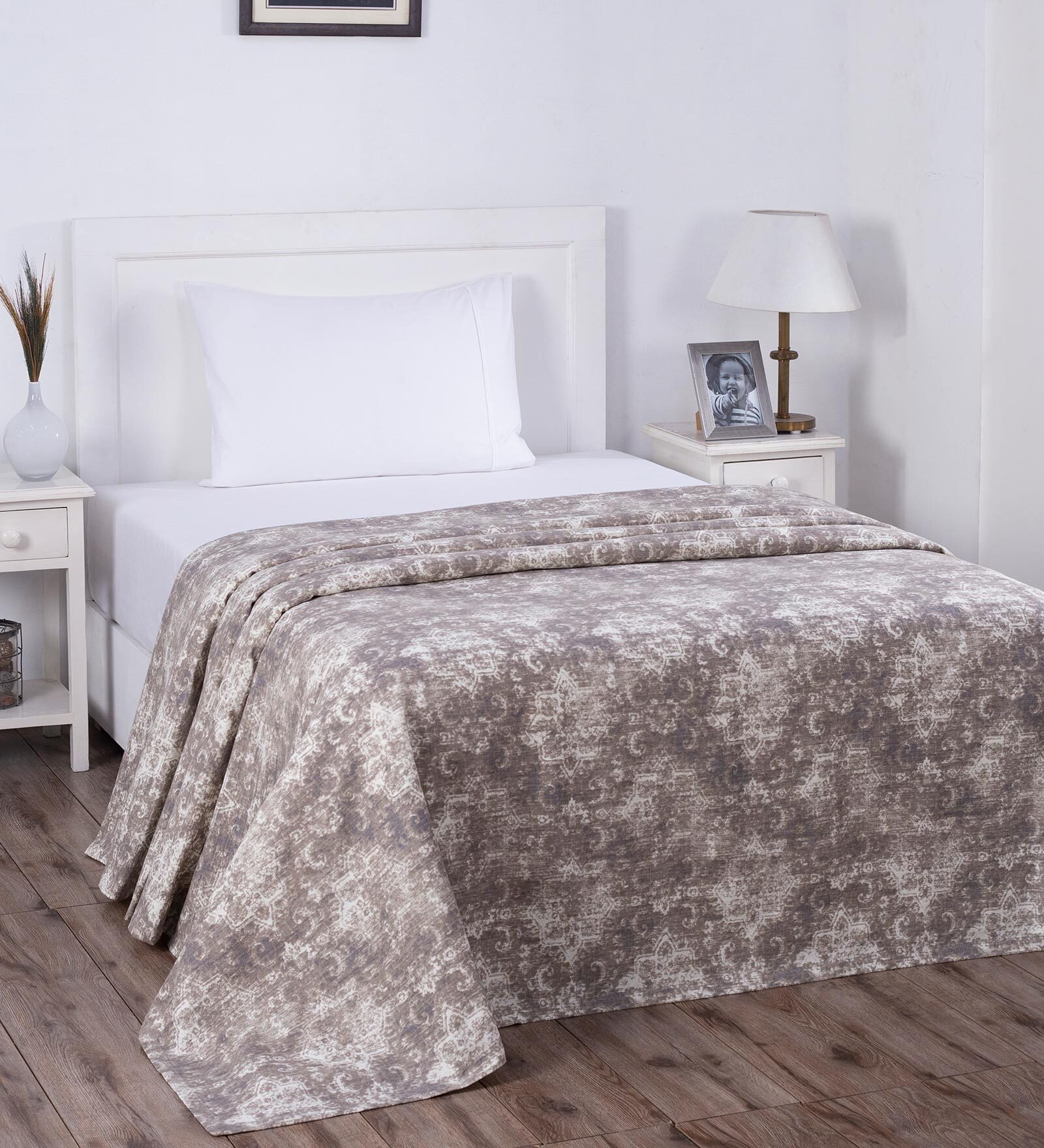 Buy Hues Rustic Clash Print Single Bed Cover at 26% OFF by Maspar ...