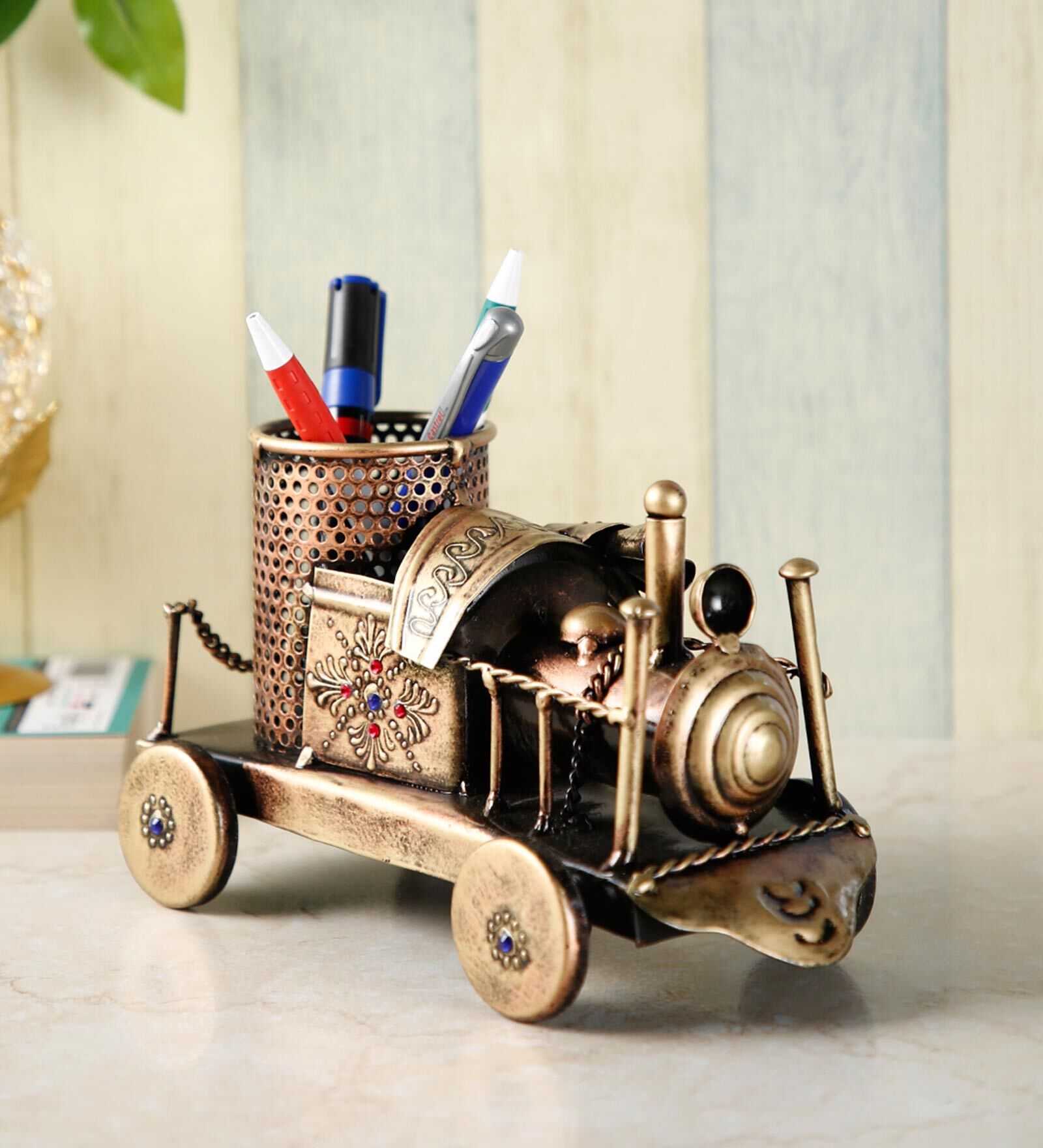 Buy Train Engine Gold Iron Pen STAND at 24% OFF by CraftVatika | Pepperfry