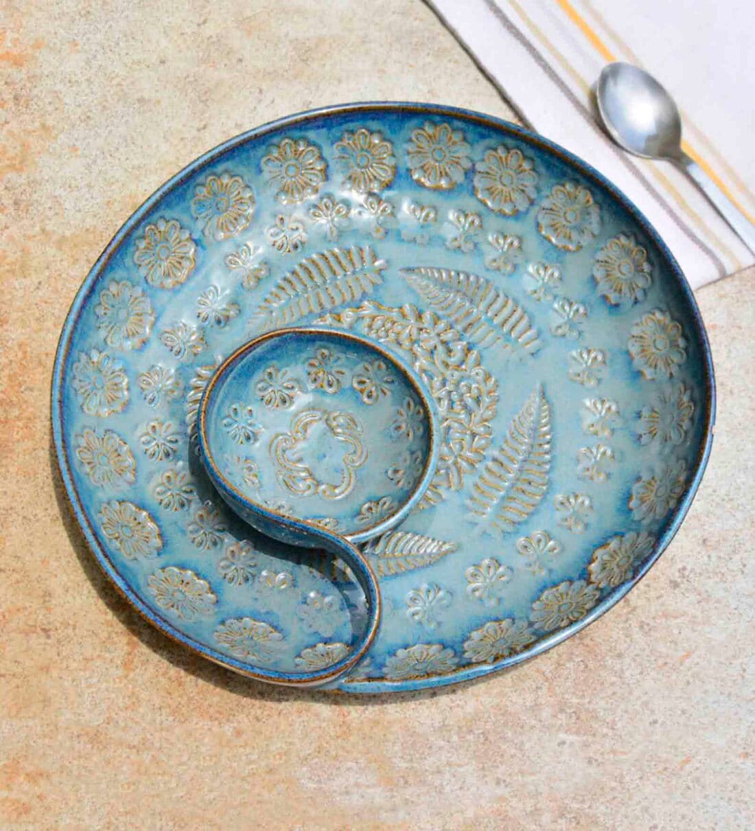 Buy Luxurious Hand Embossed Ceramic Chip and Dip Platter with Fixed Dip ...