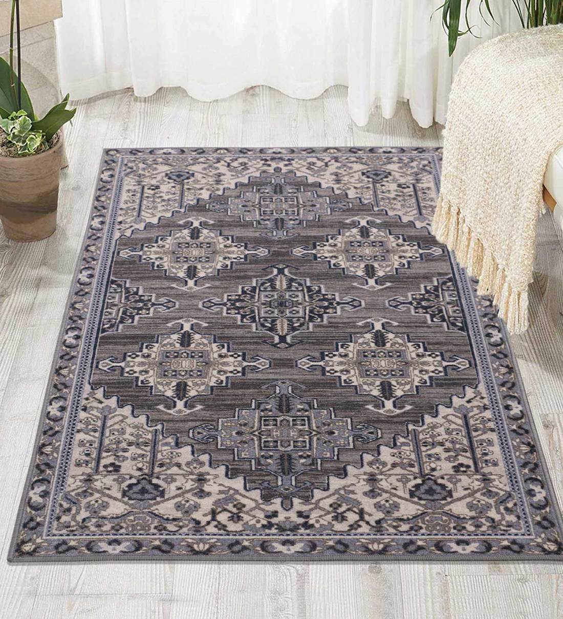 Buy Traditional Pattern Nylon Machine Made 3 X 5 Feet Carpet By ...