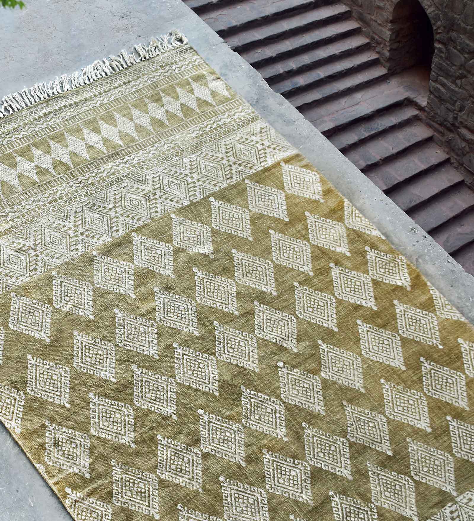 Buy Olive Abstract Cotton 5 ft x 7 ft Hand Woven Carpet at 15% OFF by ...