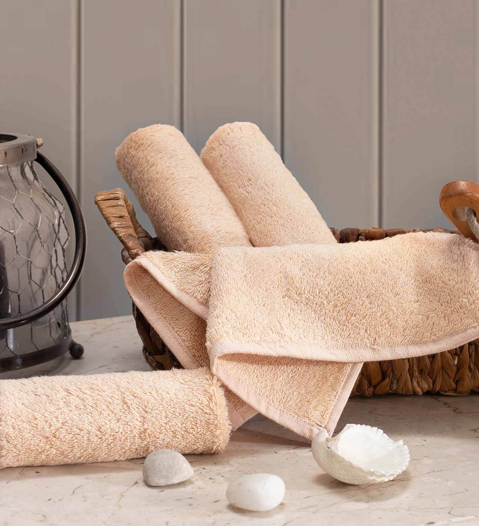 Buy Orange Solid 550 GSM 100% Cotton Face Towels (Set of 4) by Maspar ...