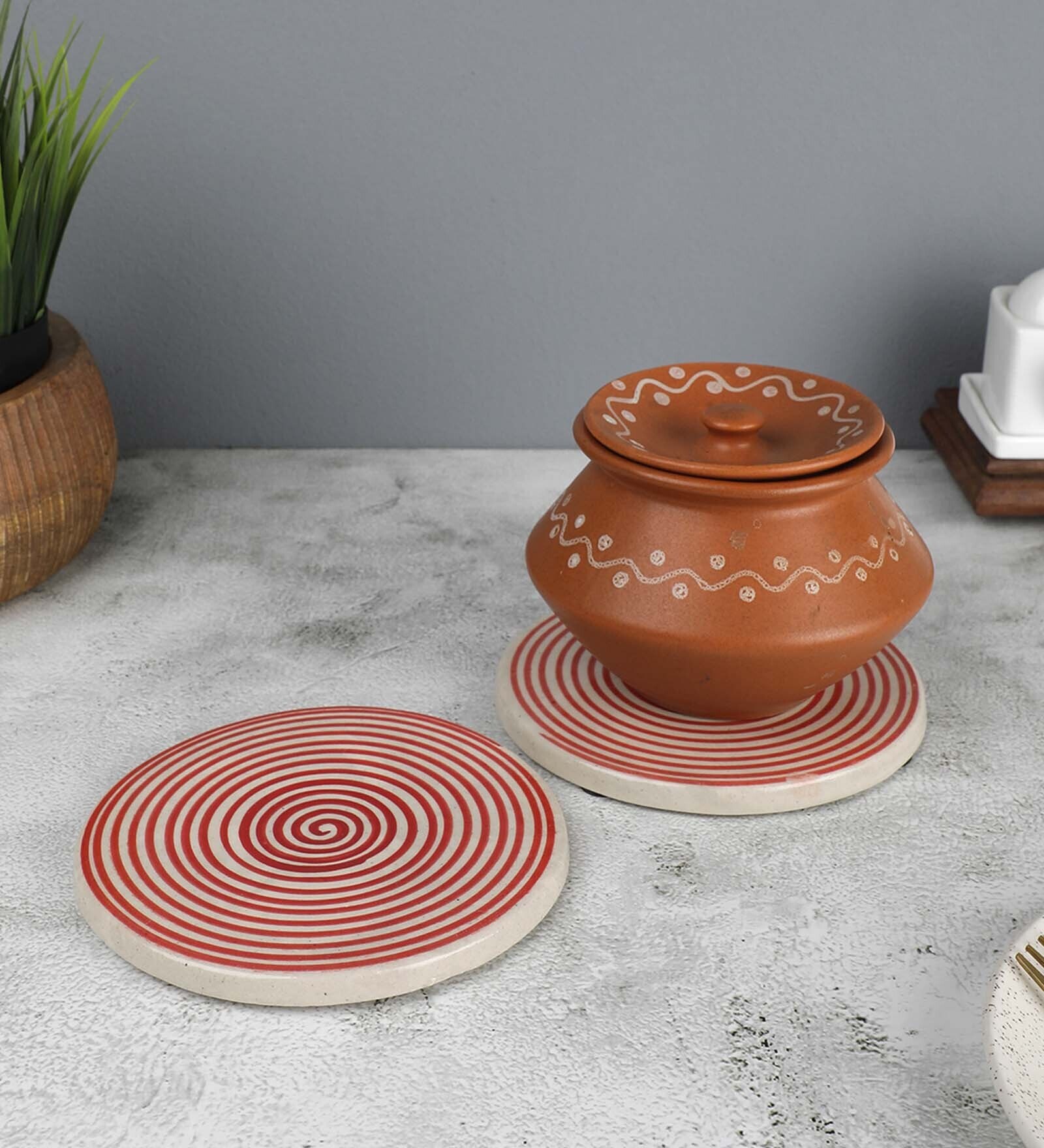 Buy Parikrama Red & White Ceramic (Set of 2) Trivet at 23% OFF by Vareesha | Pepperfry