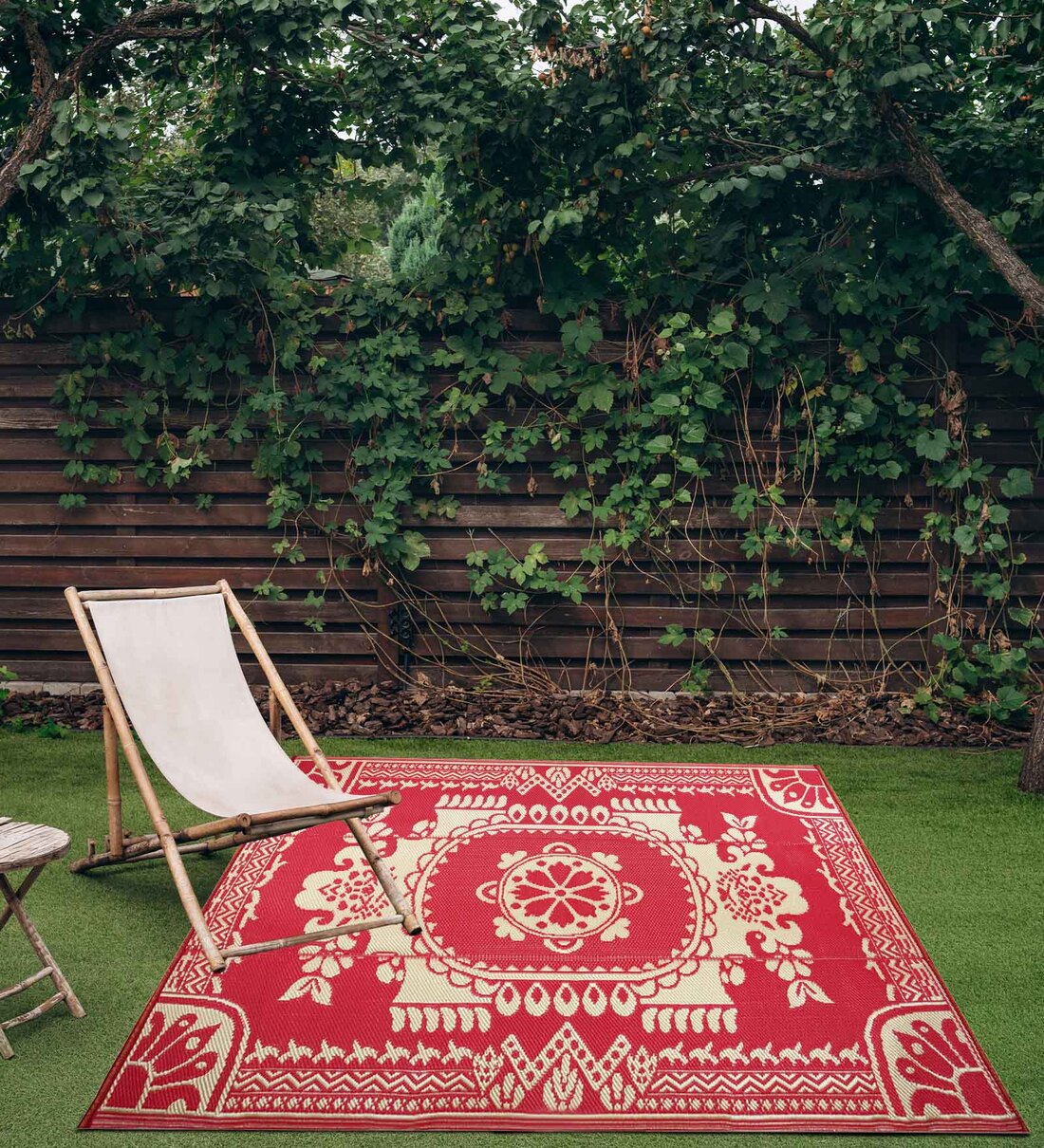 Buy Red Traditional Polyproylene 6 ft x 6 ft Machine Made Picnic Mats ...