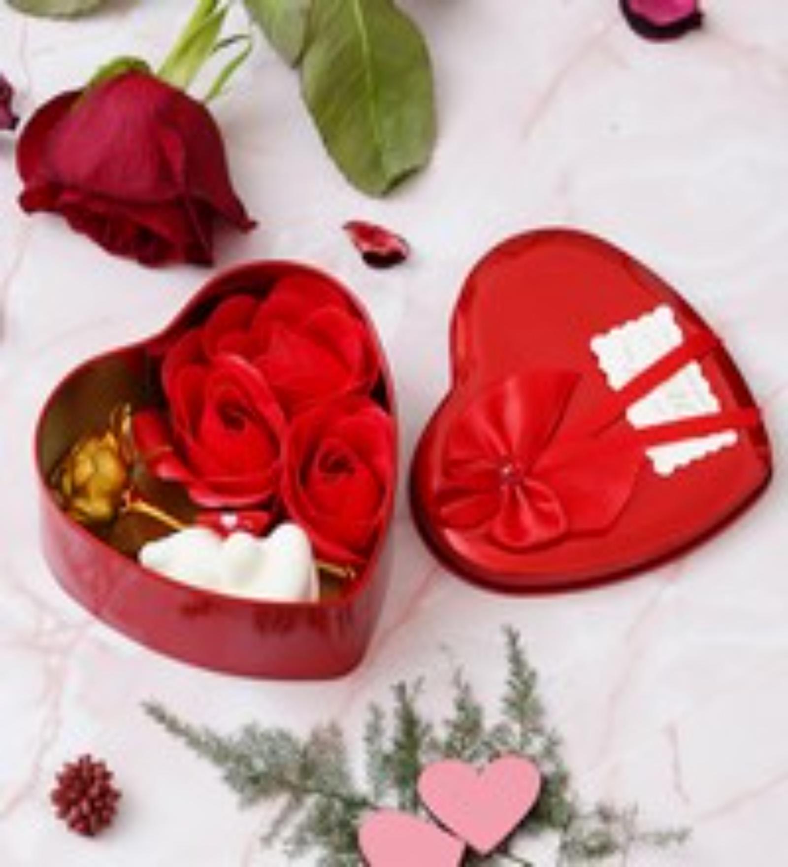 Buy Red Heart Shaped Gift Box at 20% OFF by eCraftIndia | Pepperfry