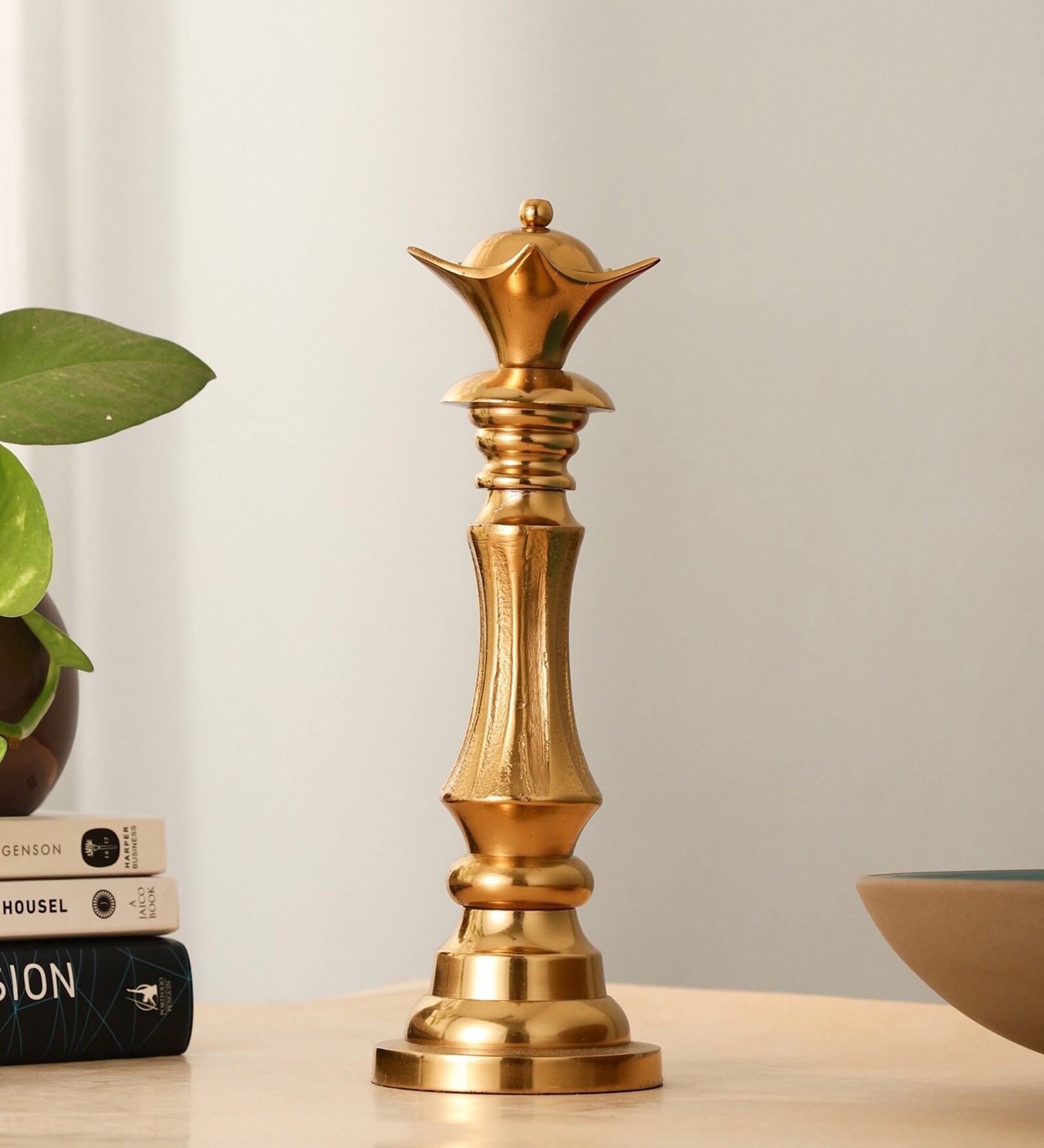 Buy Regina Victoris Gold Queen Chess at 20% OFF by De Maison Decor ...