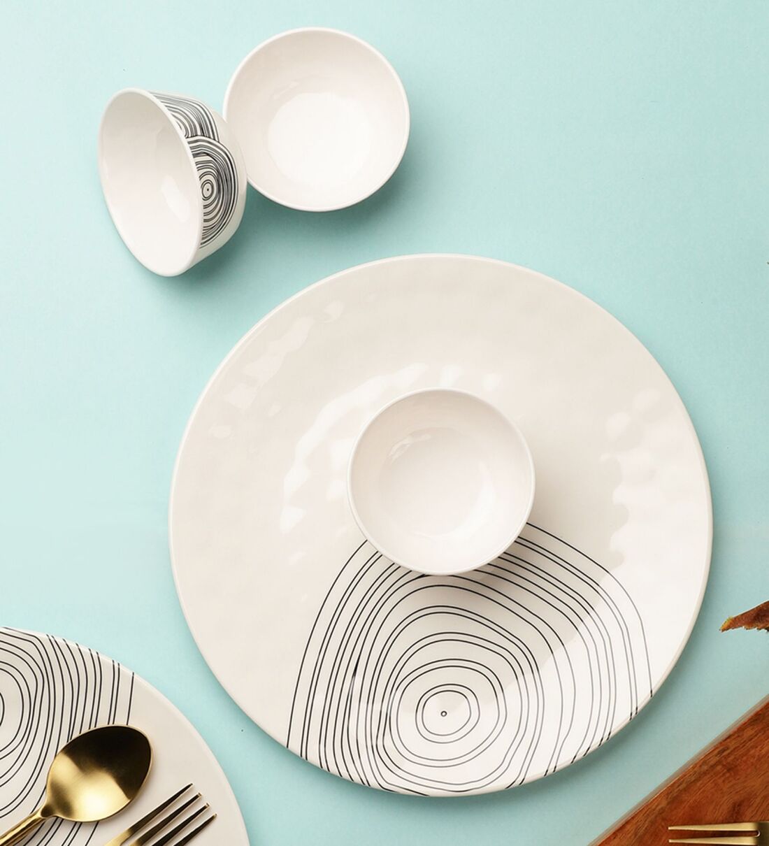 Buy Servewell Zebra White (Set of 18) Dinner Set by Vareesha Online ...
