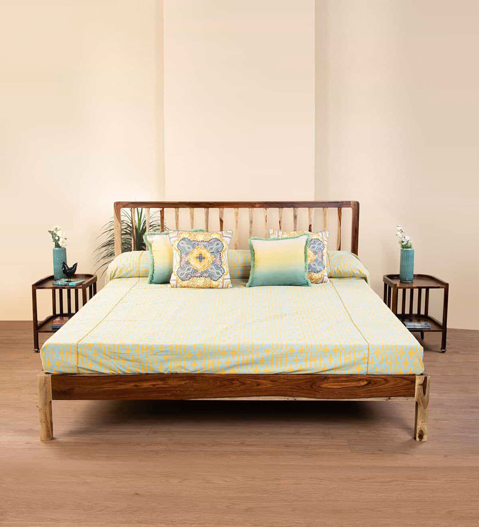 Buy Spindle Sheesham Wood Queen Size Bed In Natural Teak Finish at 100% ...
