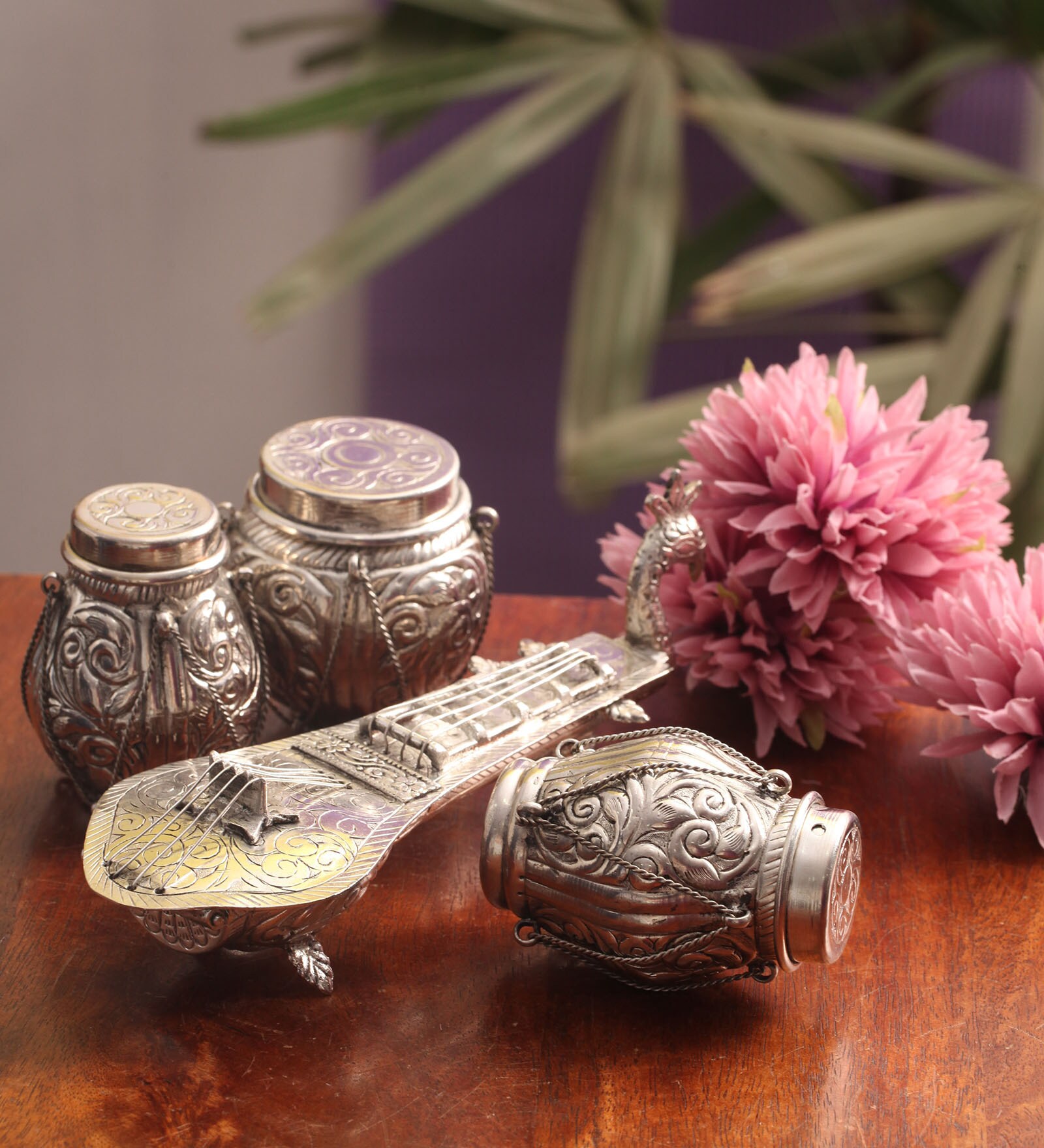 Buy Suriti Silver Aluminium Musical Instruments Showpiece Set Online ...
