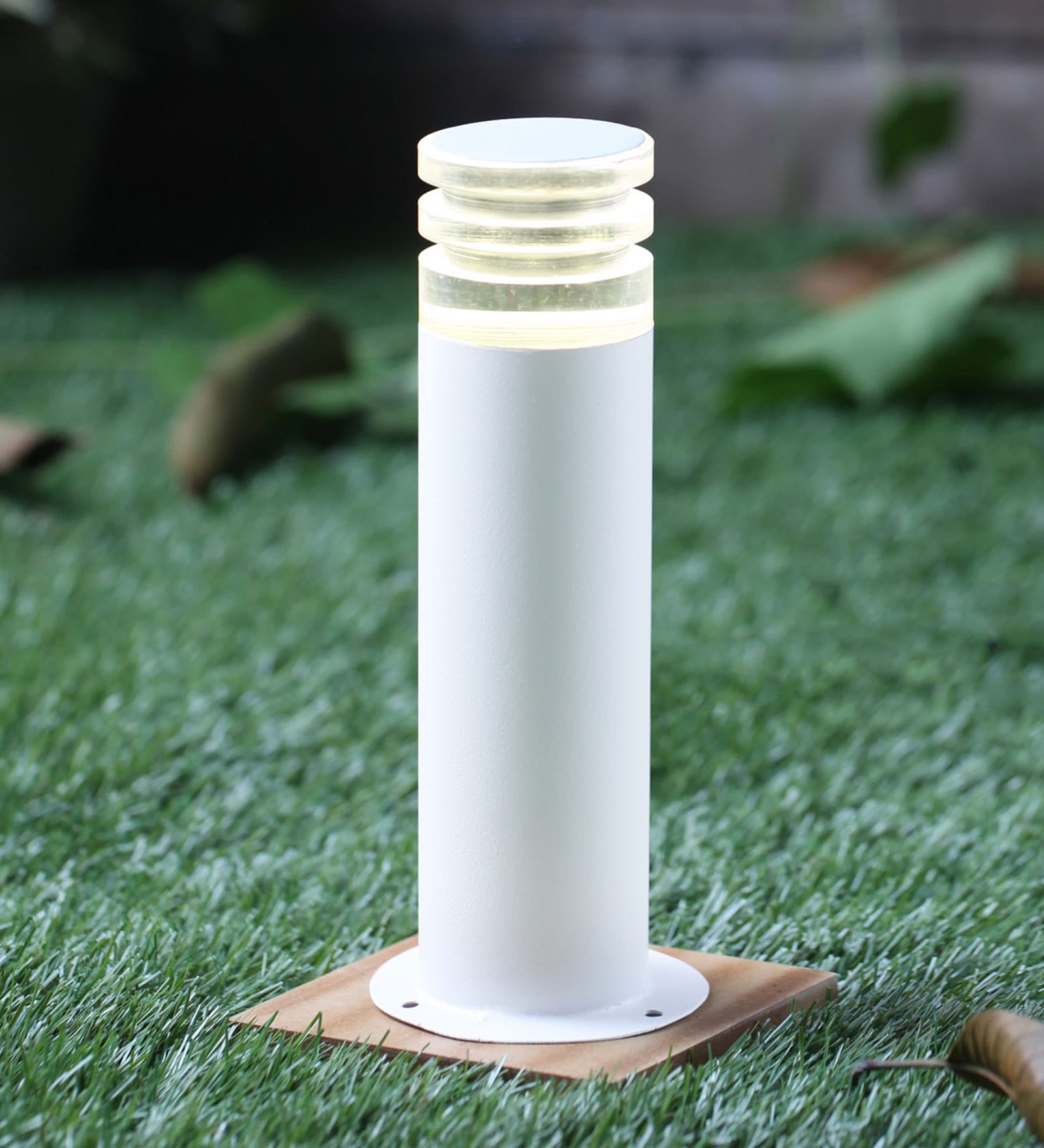 Buy White Metal Gate Light by Korvel at 38% OFF by Korvel | Pepperfry